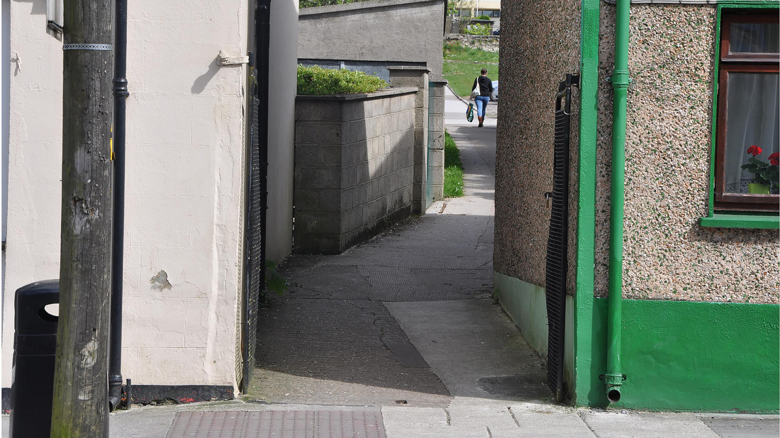 Private laneway will remain locked during school holidays - The Avondhu ...