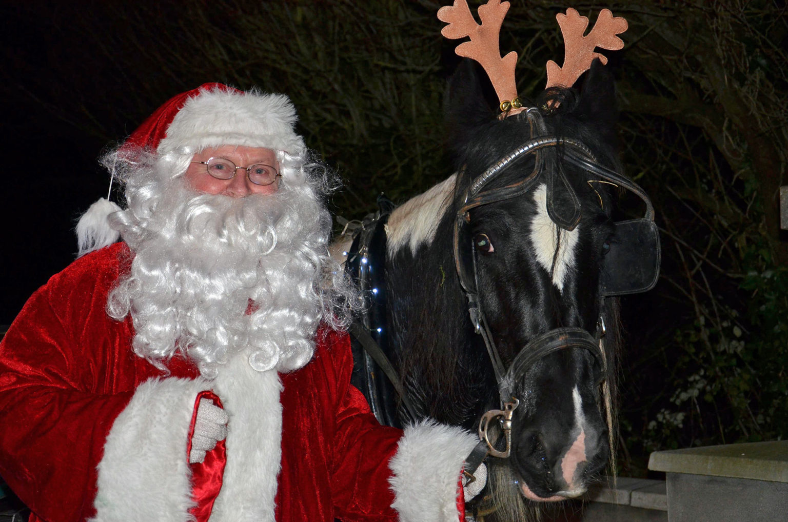 Carriage dash through Castletown' by Santa - The Avondhu Newspaper